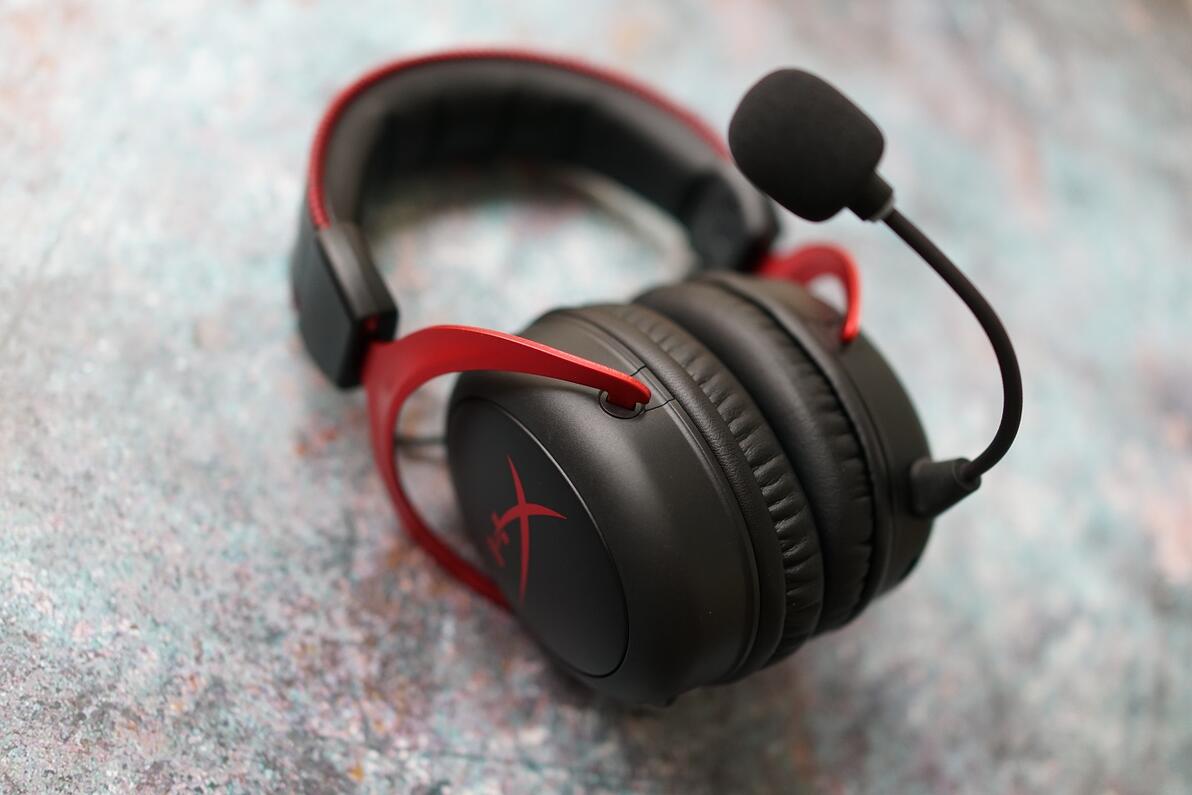 FPS党这次真的毕业了，HyperX Cloud2 Wireless体验分享 - 哔哩哔哩