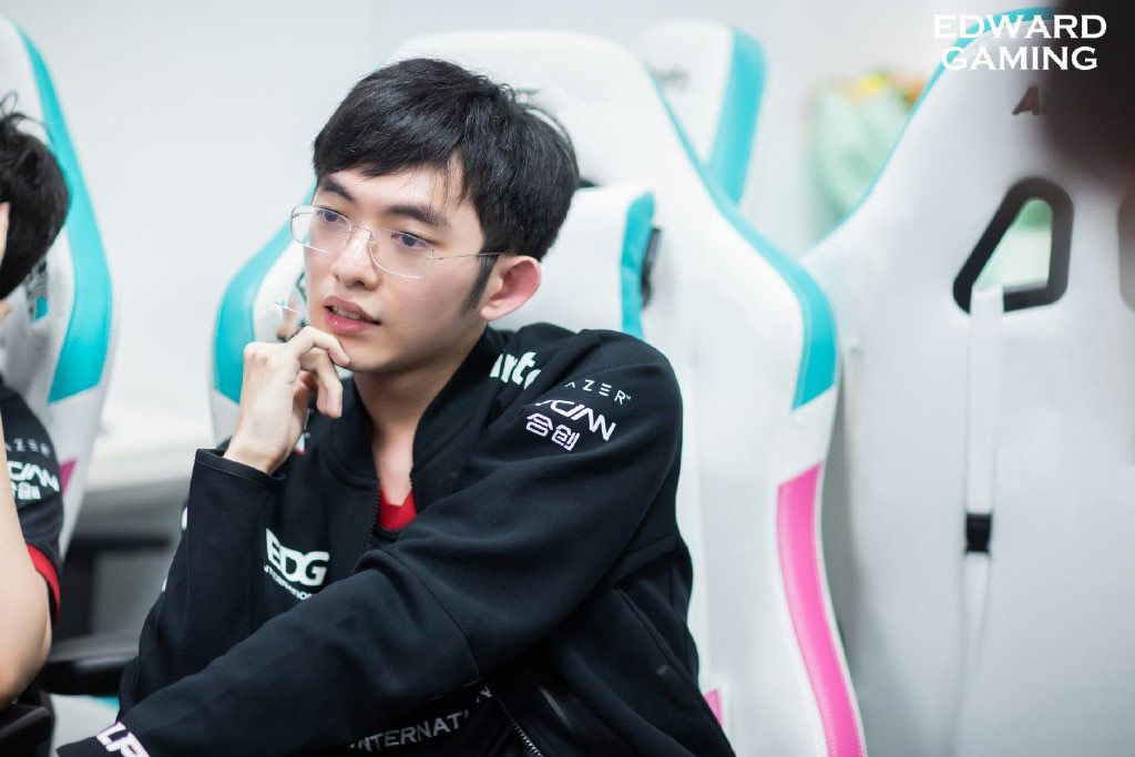 【鱼跃前瞻】EDG VS RW:骑士大战侠盗，剑刃寒光闪烁，试试其锋芒 - 哔哩哔哩