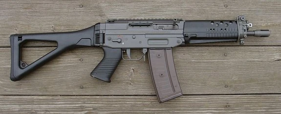 造就一代经典——瑞士SG552突击步枪简介 - 哔哩哔哩