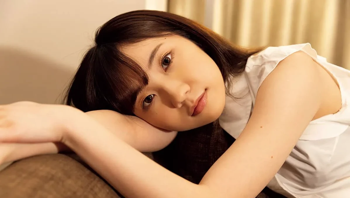 新晋女演员三崎奈奈夺得第一名，“在大学里一直都是一个人呆着”。 夜バナ 哔哩哔哩 