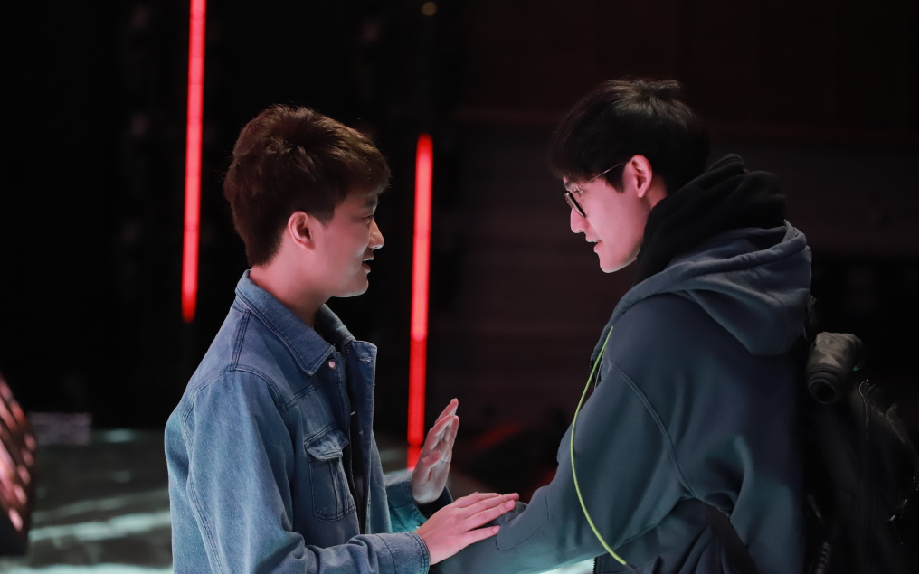 BLI主播队爆冷战胜WBG！OMG、LNG会师淘汰赛，Theshy铁粉发声 - 哔哩哔哩