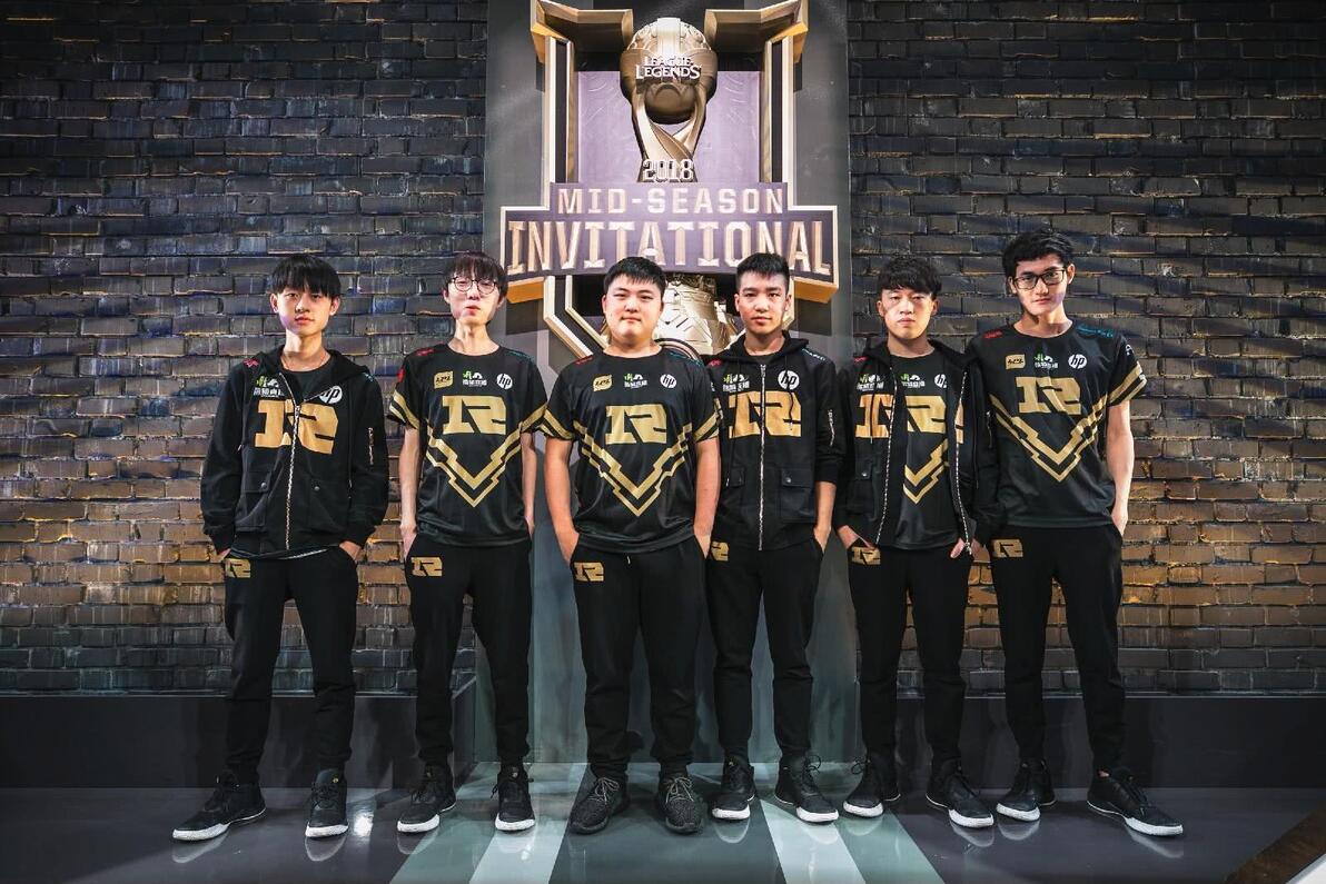 Uzi最新的“2800”是什么梗？为什么它堪比厂长的4396！ - 哔哩哔哩