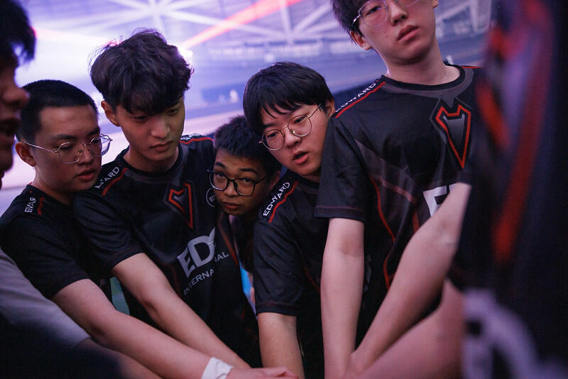 EDG.nobody：“哪怕有一天有成绩了，也不要忘记当年的自己” - 哔哩哔哩