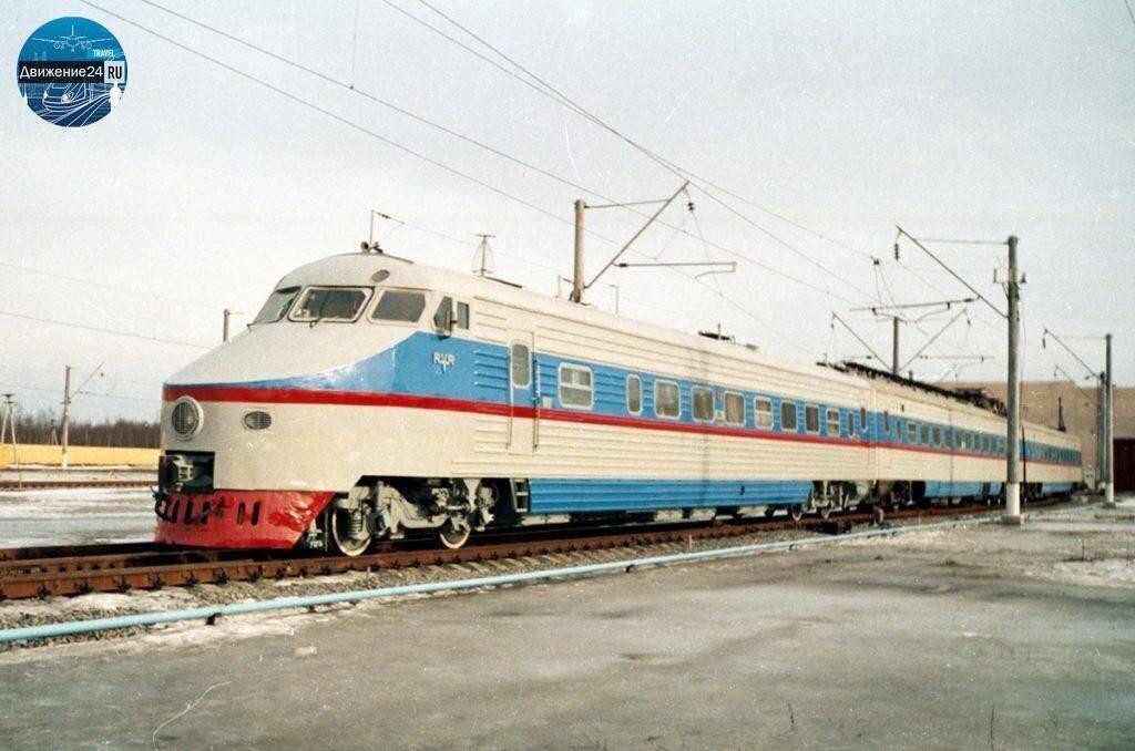 【火车科普贴】S14E40：苏联高铁——苏联铁道部ER200（ЭР200）型电力动车组 - 哔哩哔哩