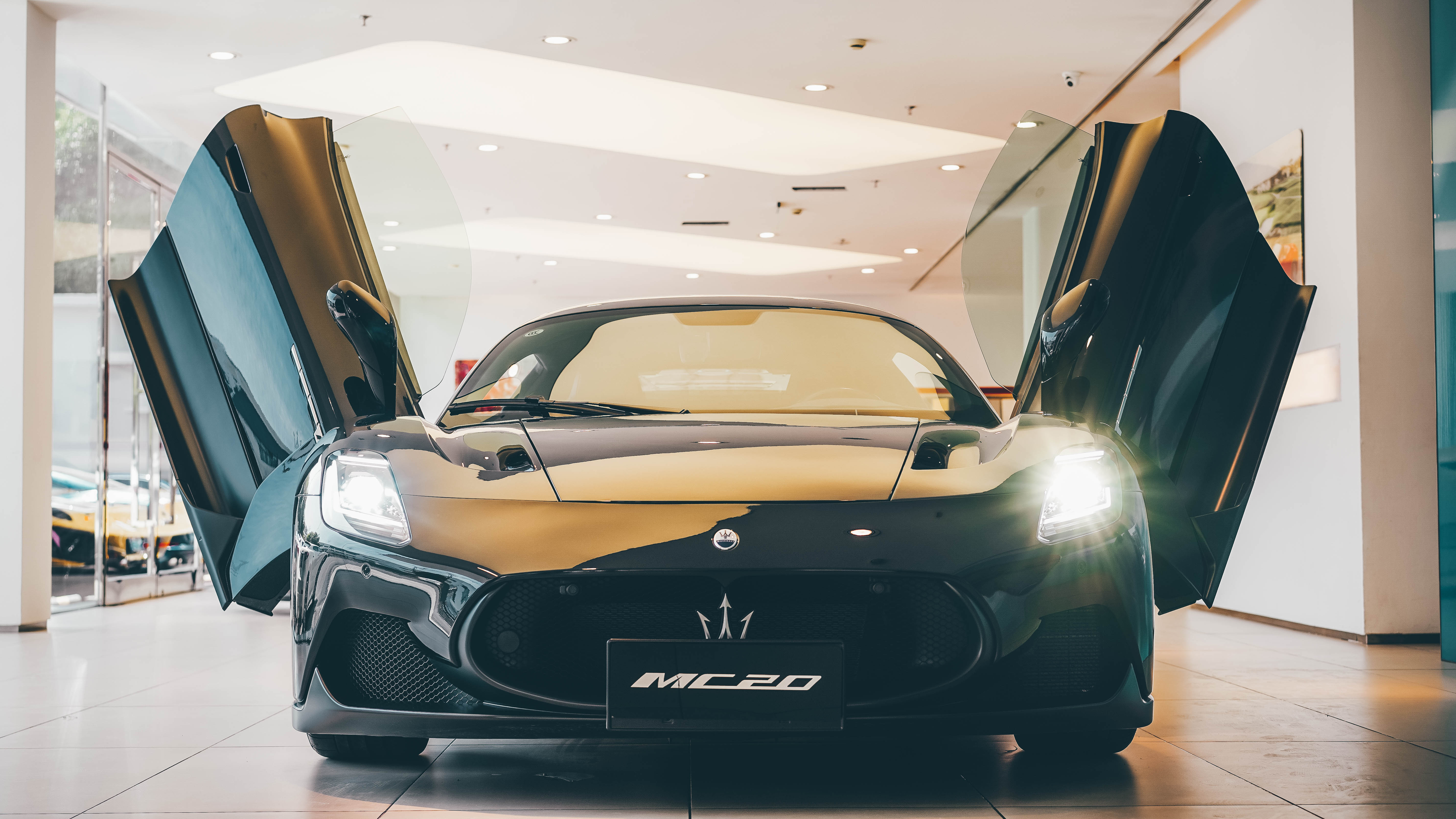 玛莎拉蒂全新Grecale&MC20 精彩亮相：日见新生 无界型格 - 哔哩哔哩