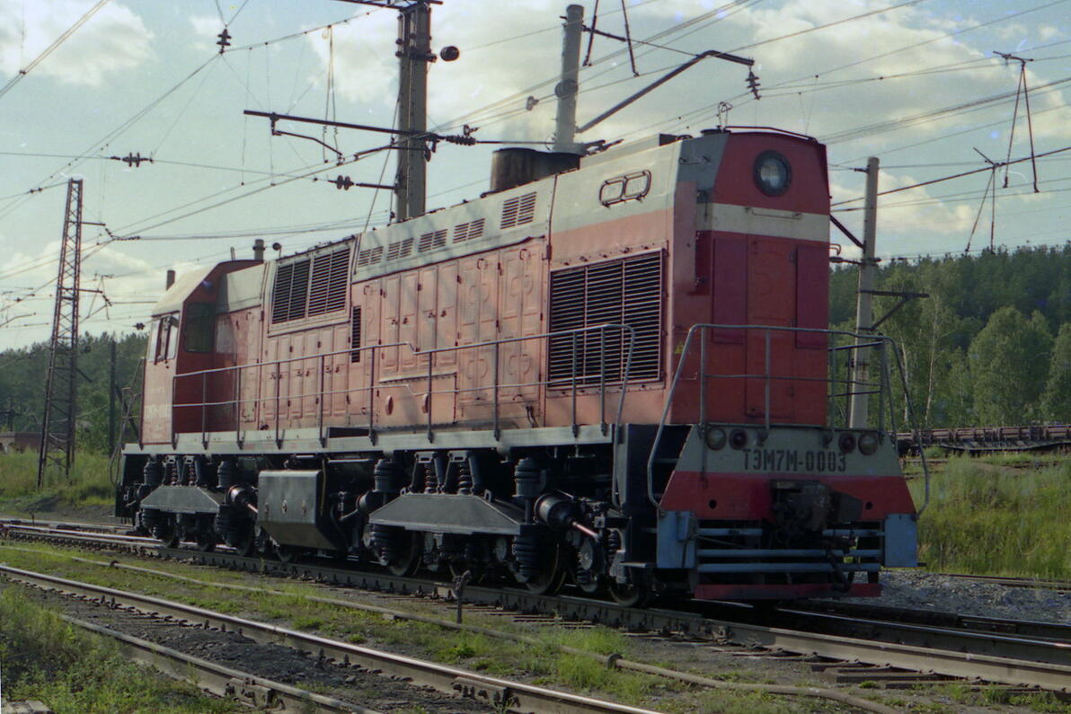 【科普】中间构架式四轴转向架——苏联铁道部TEM7型和TEM7A型内燃机车 - 哔哩哔哩