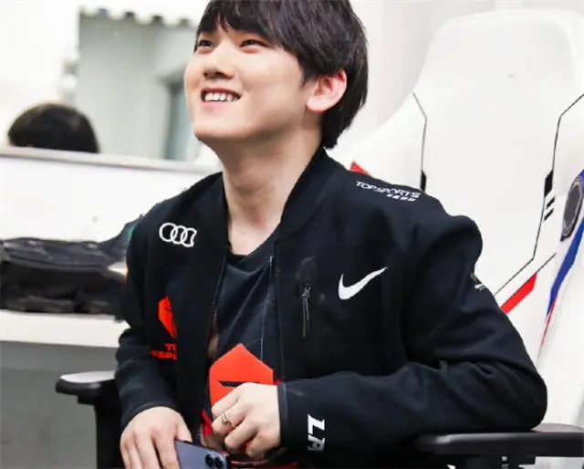 对不起我没长眼睛，看JKL打偶像viper，doggo直呼自己不配打职业 - 哔哩哔哩