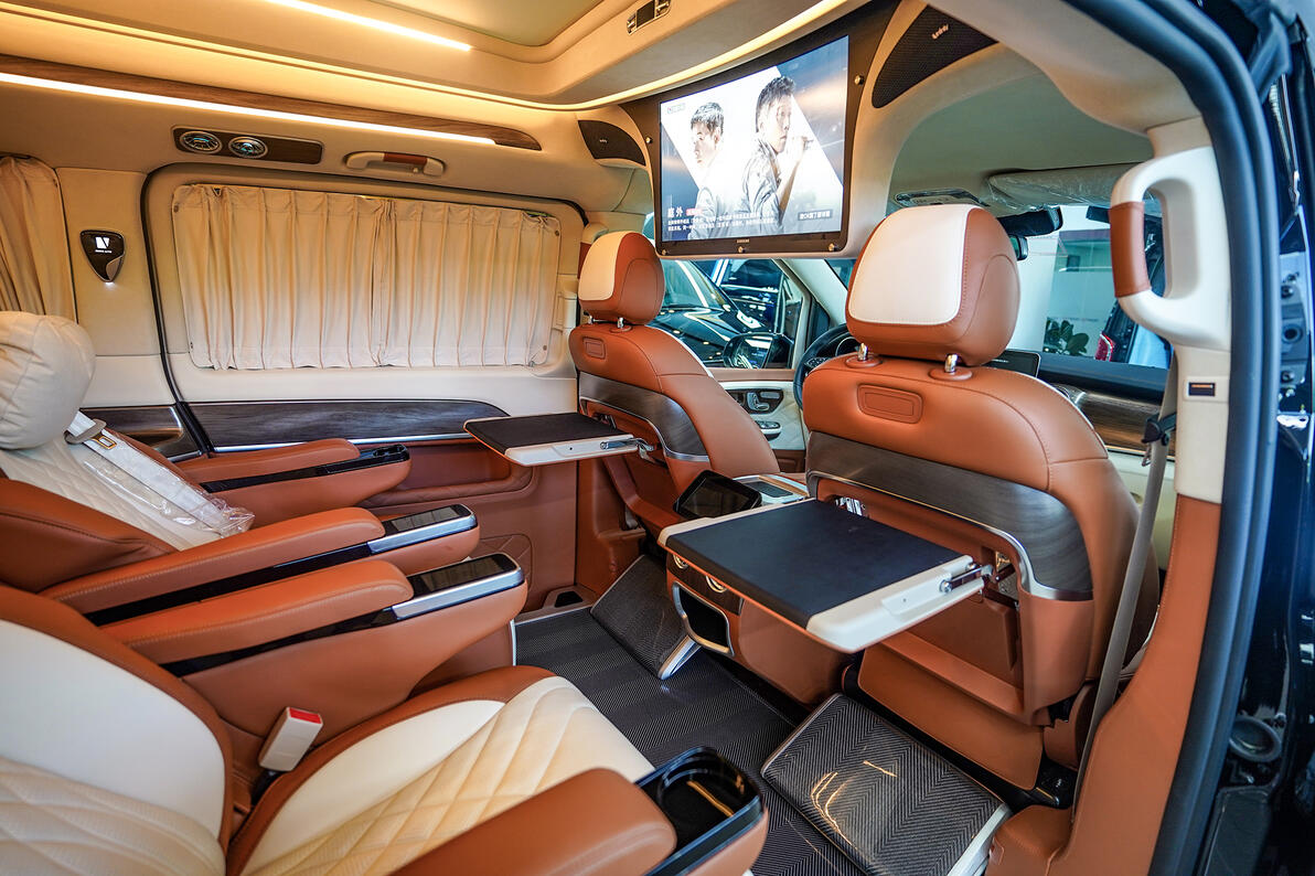 高顶7座商务车，奔驰V260L旅行者系列为什么卖那么火？ - 哔哩哔哩