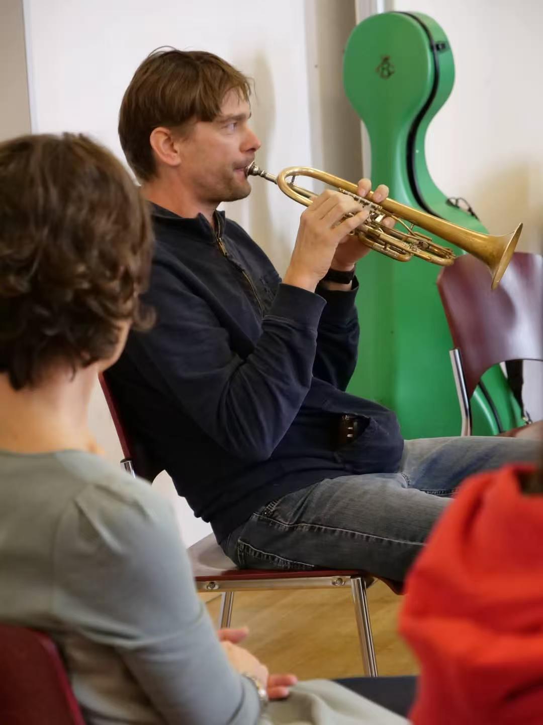 新编维也纳爱乐乐团团员介绍（铜管乐篇） - 哔哩哔哩