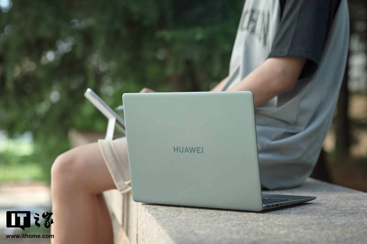 【it之家开箱】华为 Matebook 系列笔记本图赏：新品全面升级 32g 大内存！ 哔哩哔哩