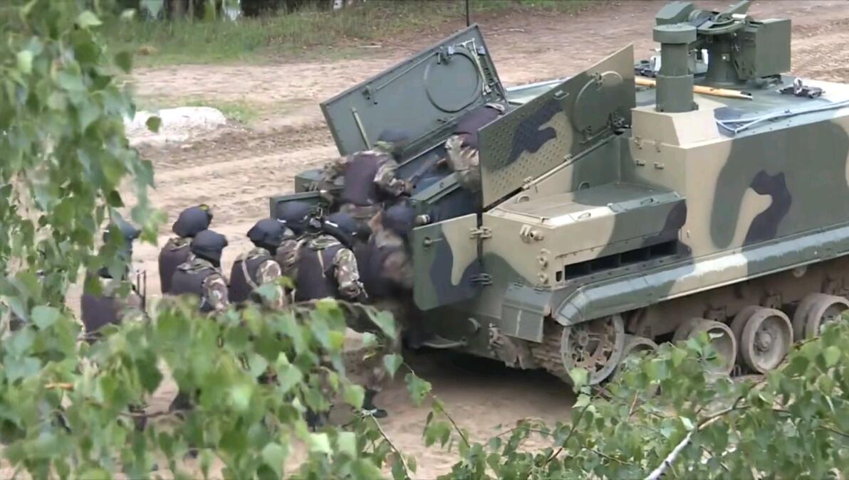 指定你没好果汁吃——俄罗斯BT-3F两栖装甲运兵车 - 哔哩哔哩