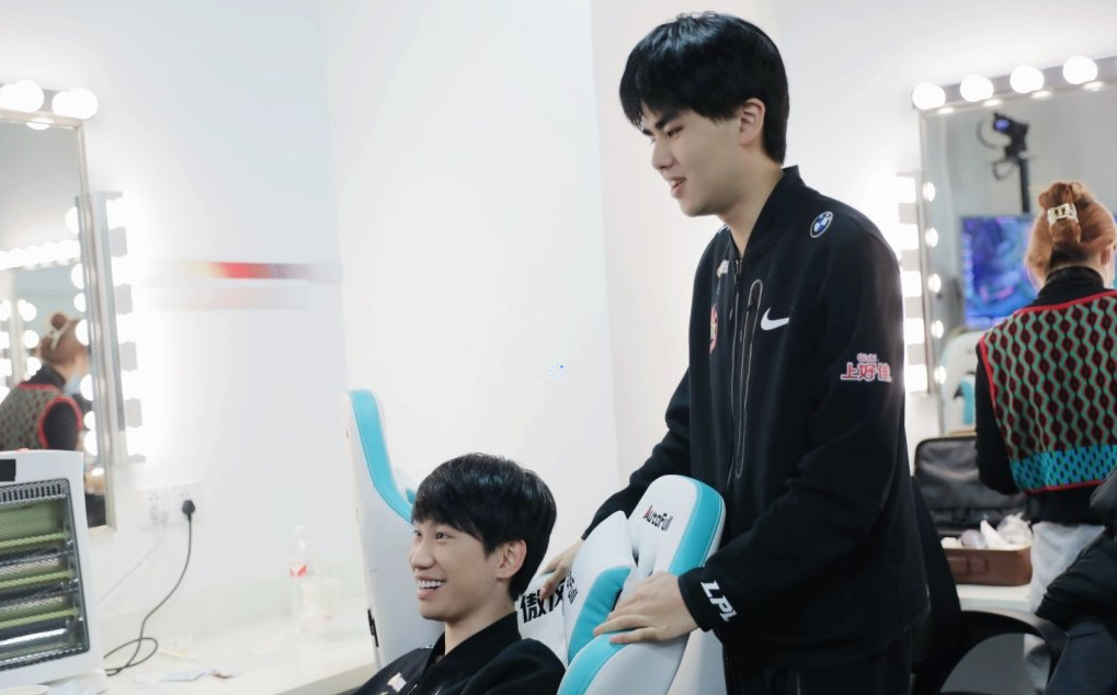 与FPX解约后！Prince假期熬夜训练，与小凤凰会师S赛成为可能 - 哔哩哔哩