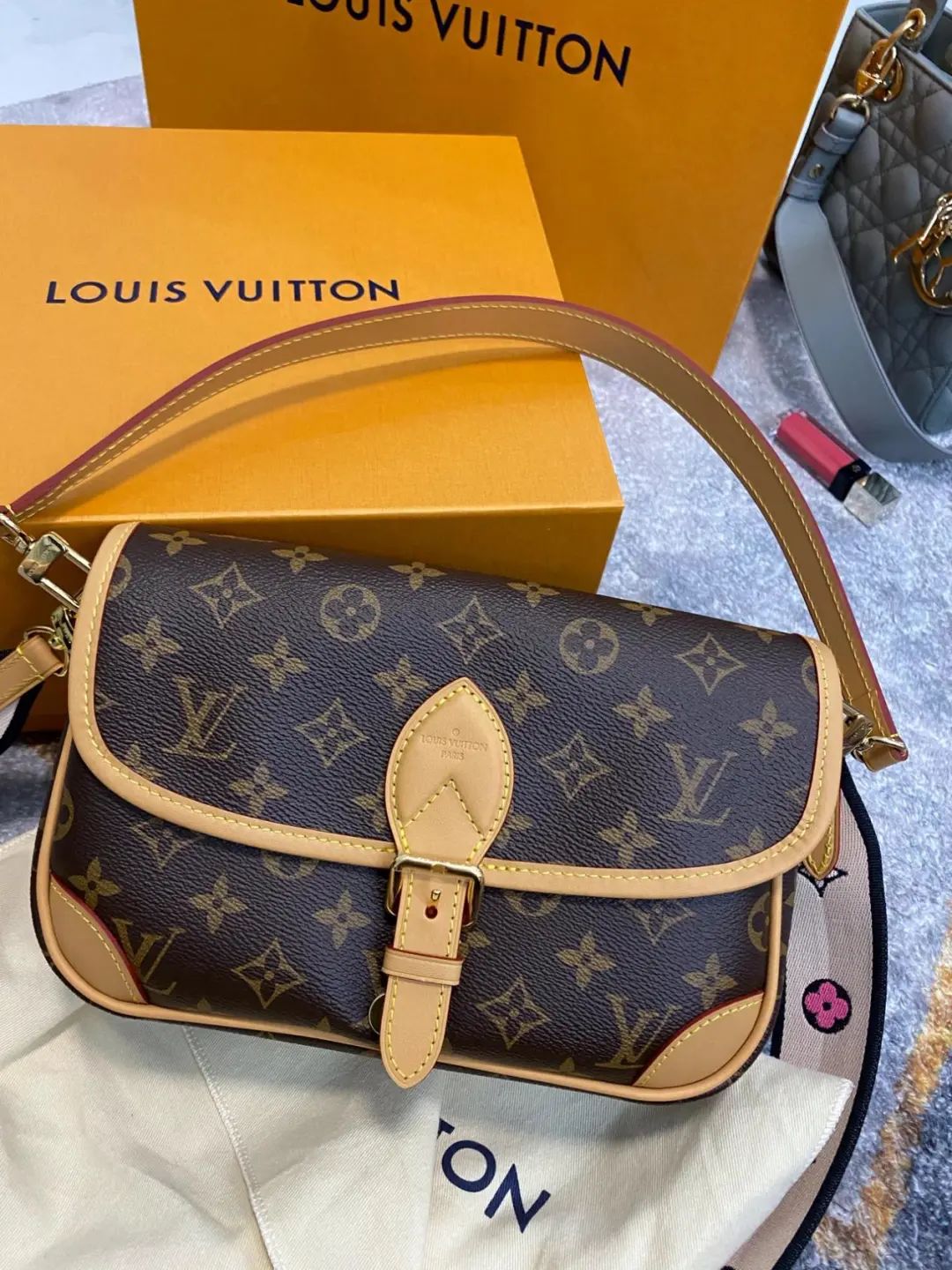 lv法棍包新款2022价格，LV Diane驴家新出高颜值的新品法棍包包 - 哔哩哔哩