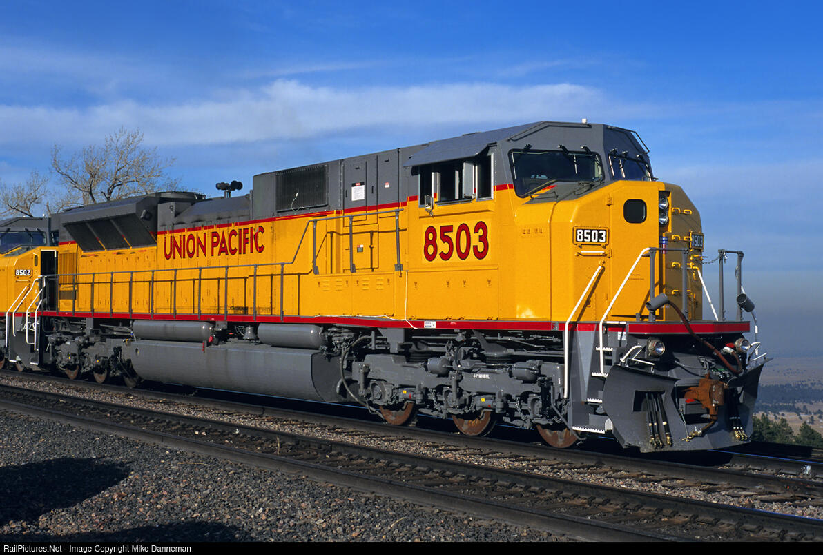 【科普】曾经存在过的六千英制马力——美国联合太平洋铁路SD90(43)AC型内燃机车 - 哔哩哔哩