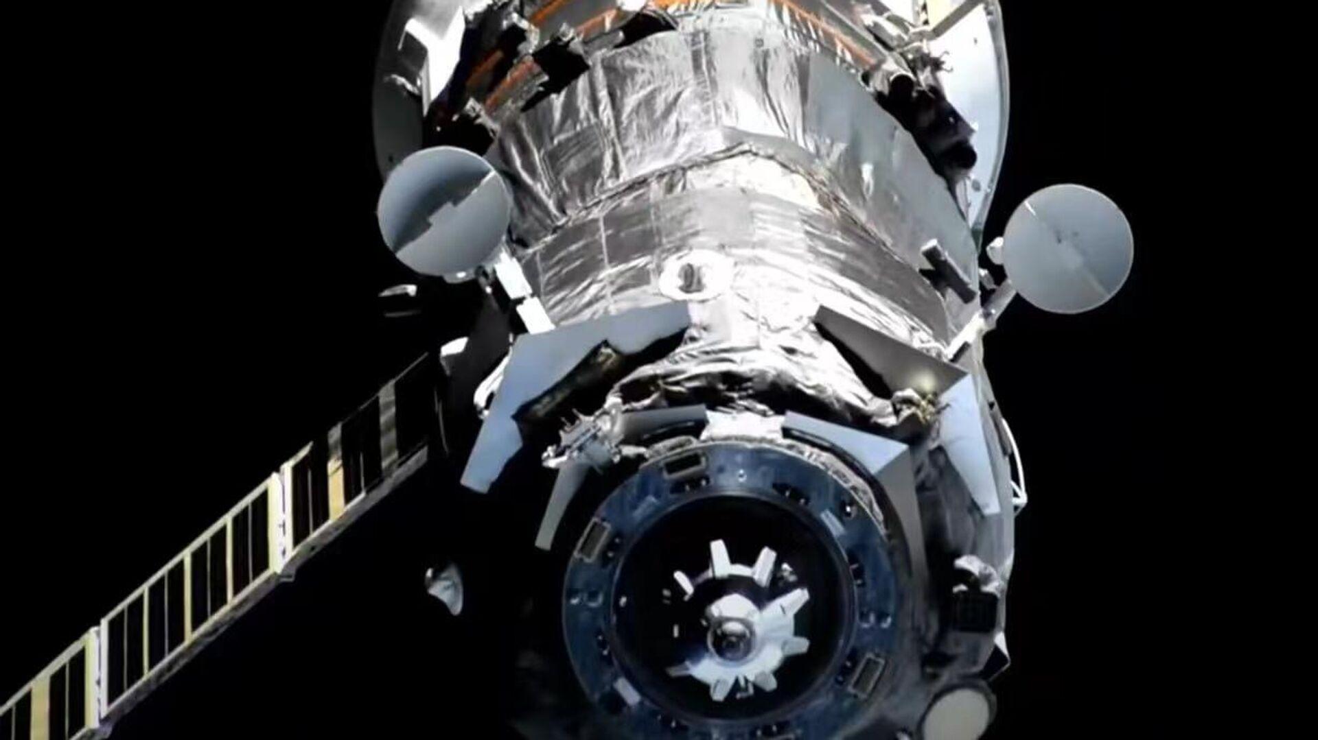 联盟MS-22载人飞船即将无人返回，乘组还将“滞留”空间站6个月 - 哔哩哔哩