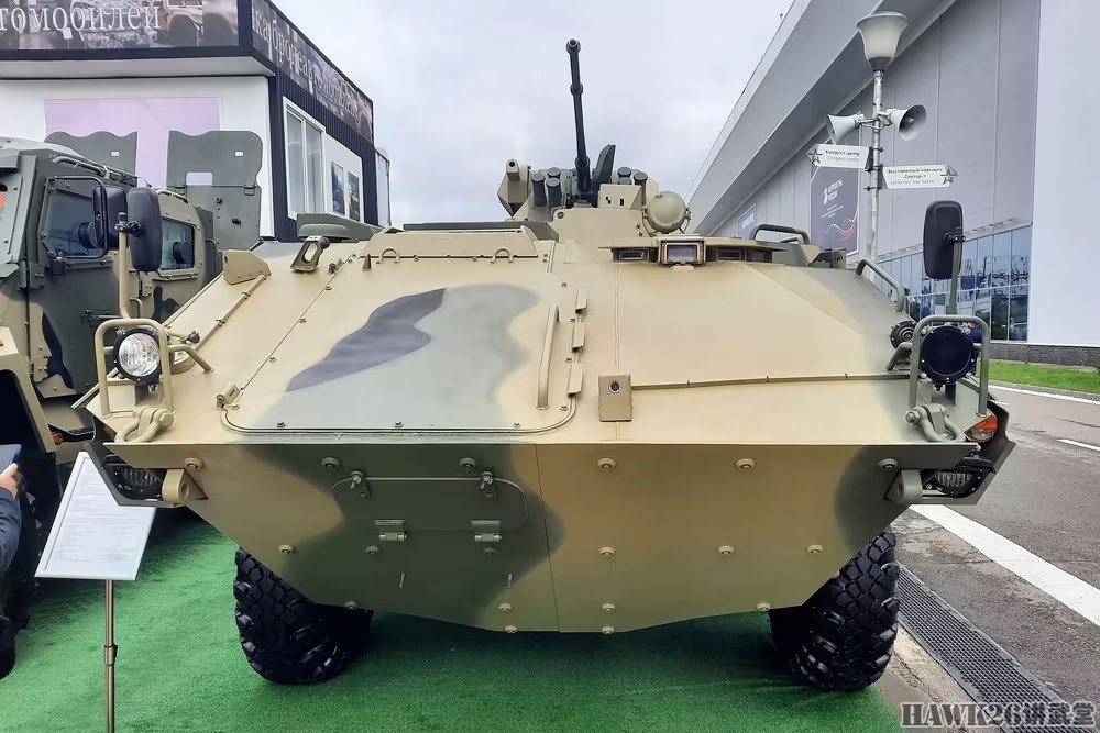 “军队2023”国际军事论坛 BTR-82步兵战车亮相 终于能装上尾门 - 哔哩哔哩