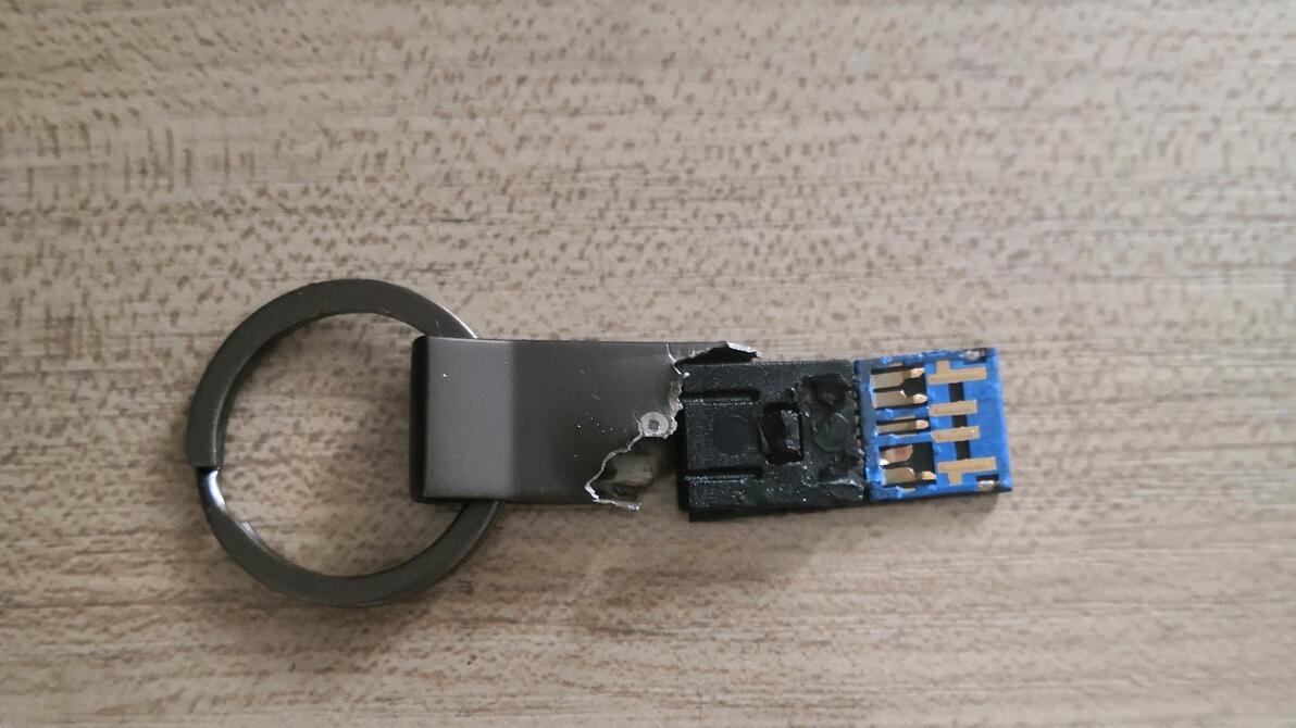 爱国者U盘U310Pro拆解 - 哔哩哔哩