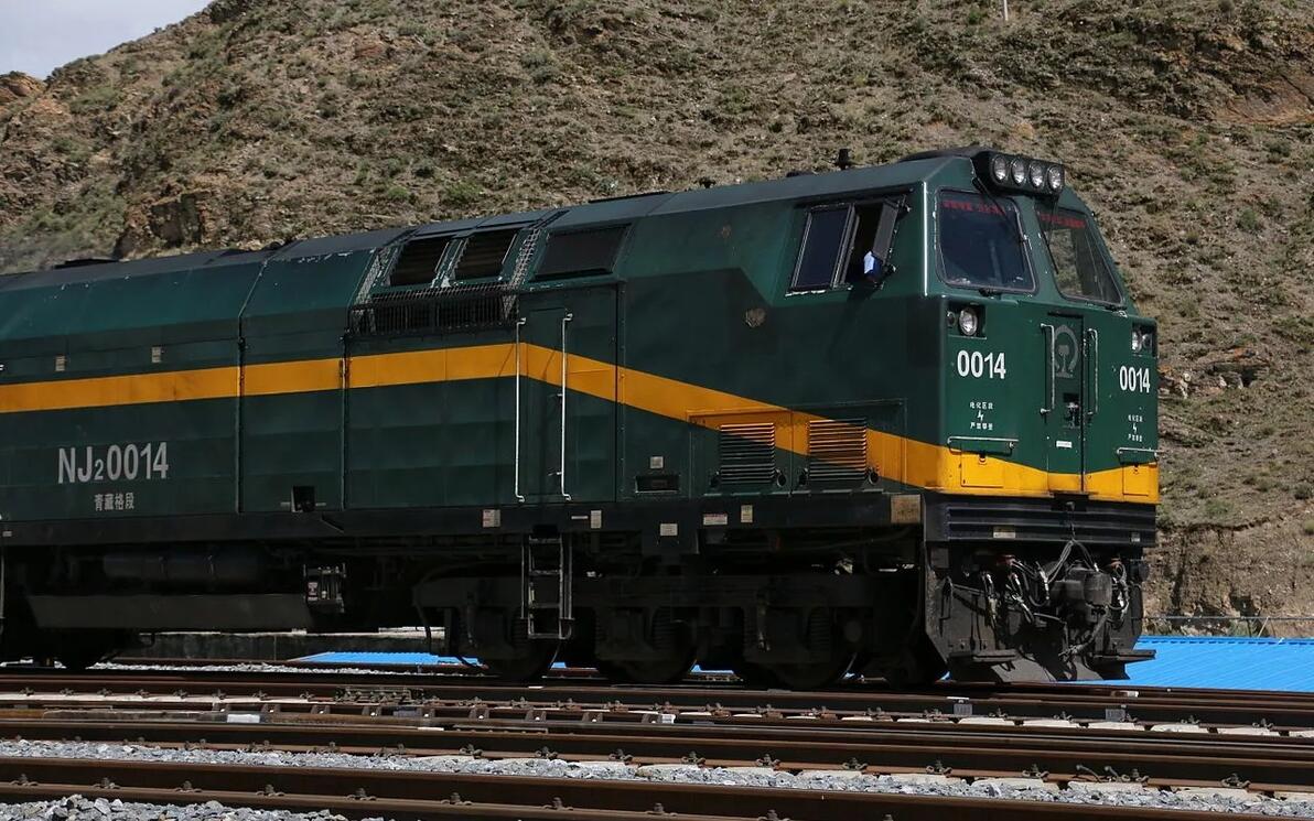 【科普】高原雄鹰-NJ2型内燃机车 - 哔哩哔哩
