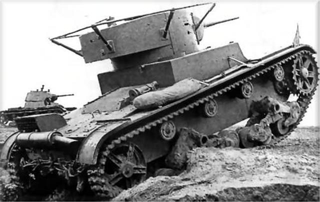 二战前苏联的主力坦克“小脆皮”——T-26轻型坦克 - 哔哩哔哩