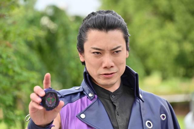 假面骑士：时王第44话先行图公开，奥拉摇身一变成厨娘，ar decade可以召唤恶役骑士！ - 哔哩哔哩