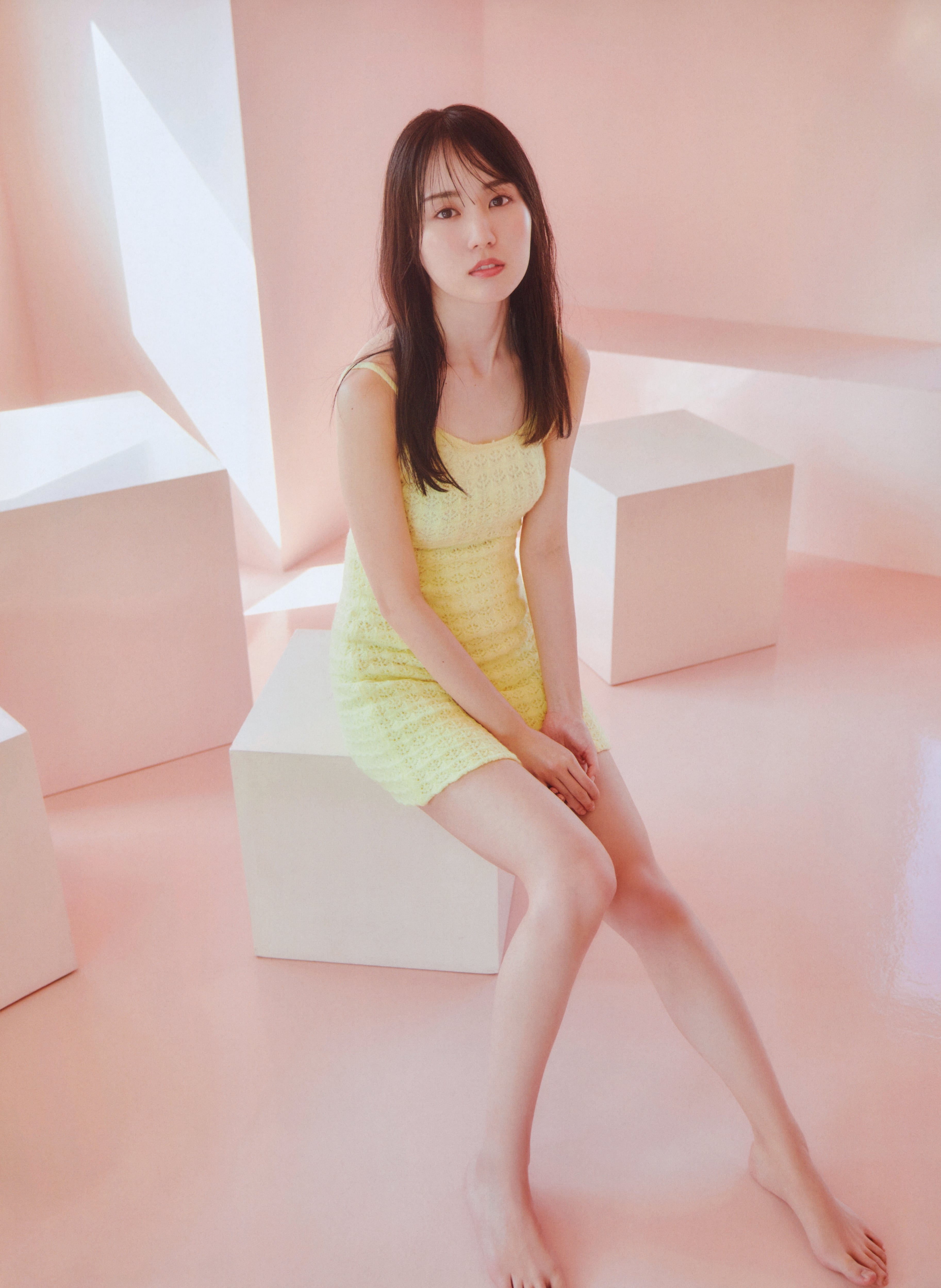 WHITE graph 010（賀喜遥香） - 哔哩哔哩