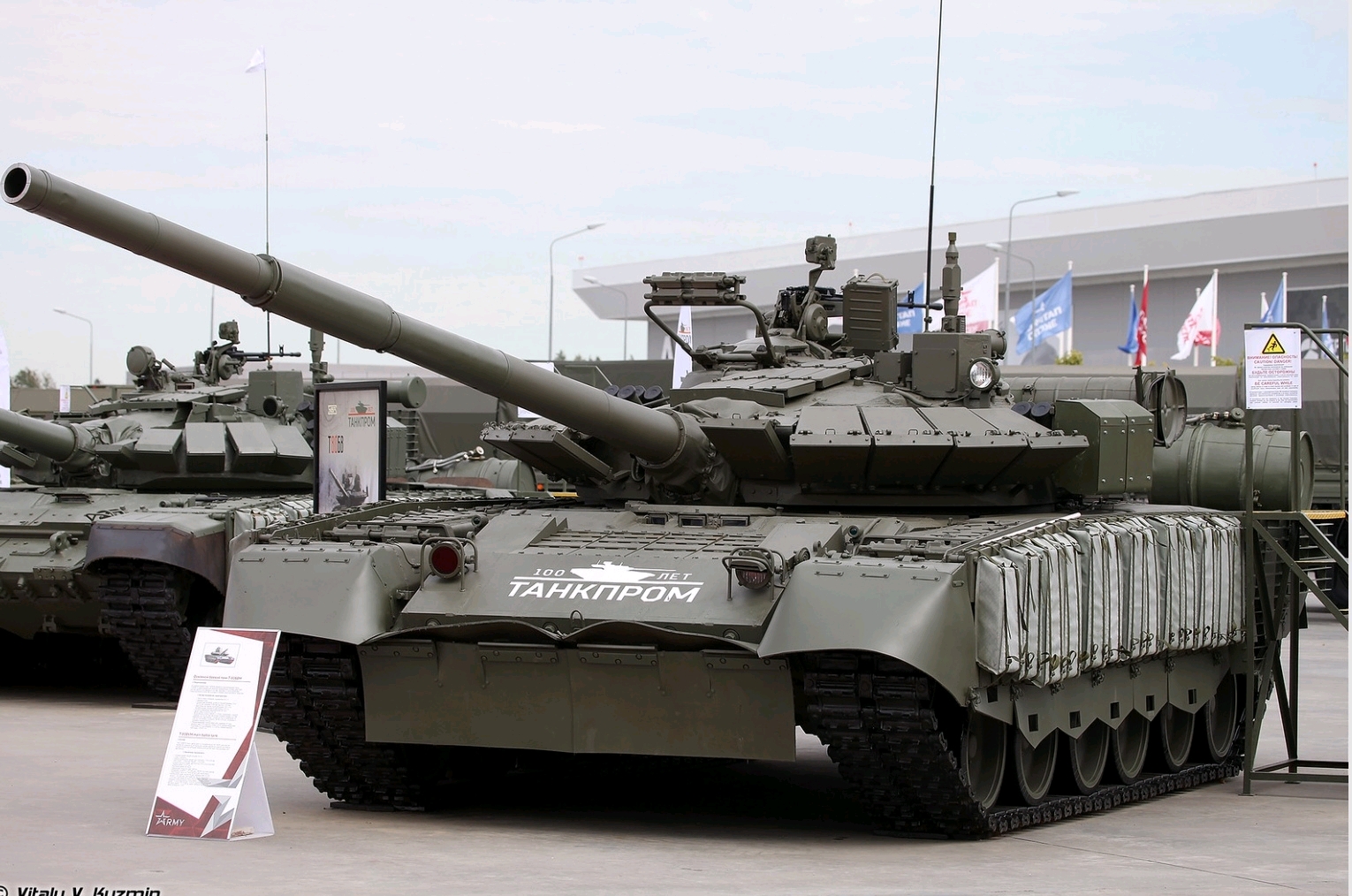 俄罗斯T-80BVM主战坦克 - 哔哩哔哩