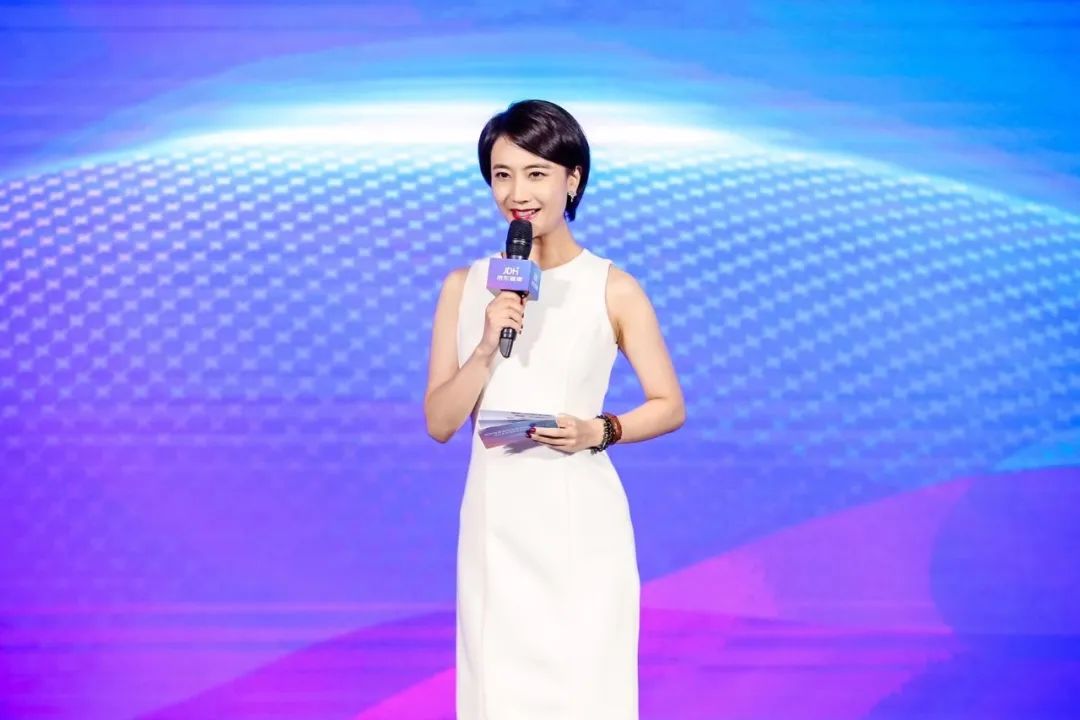 影视热点 | 融媒体时代电视节目主持人的角色定位及语言特点 - 哔哩哔哩