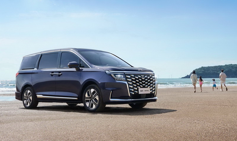 2023成都车展| 江淮进击插混MPV市场 瑞风RF8重磅发布 - 哔哩哔哩