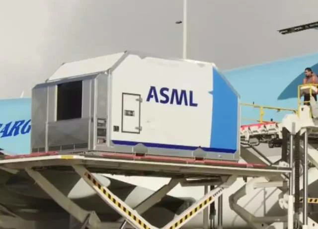 形势严峻：中国疯狂购买ASML光刻机，半年买了340亿元 - 哔哩哔哩