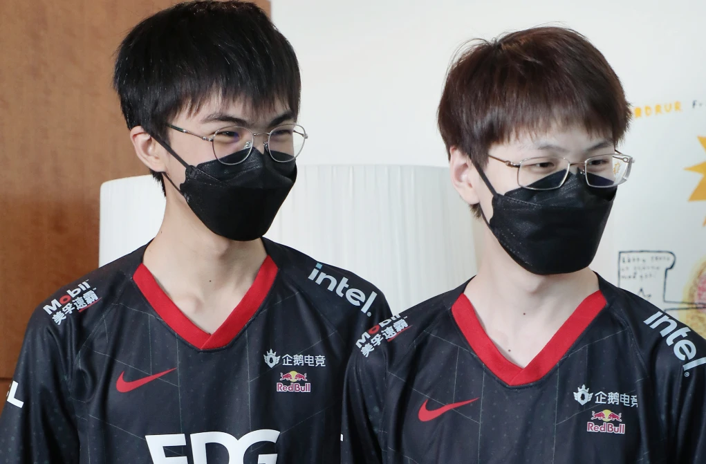 率PSG争夺瑞士轮席位！Junjia重提LPL豪门EDG，S赛目标明确 - 哔哩哔哩