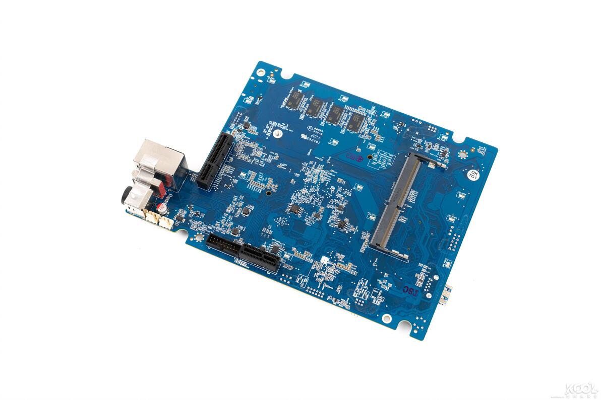 Synology 群晖 DS920+ 四盘位NAS开箱拆解评测 - 哔哩哔哩