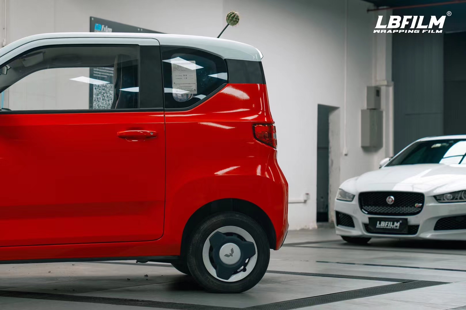 五菱mini-LB改色膜高亮法拉利红，激情 力量 热烈与激昂 - 哔哩哔哩