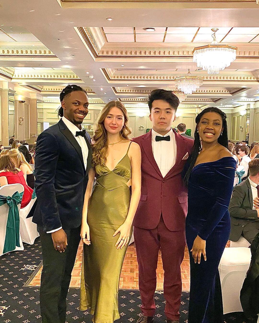 Zeliha Akpinar (ins 照片） - 哔哩哔哩