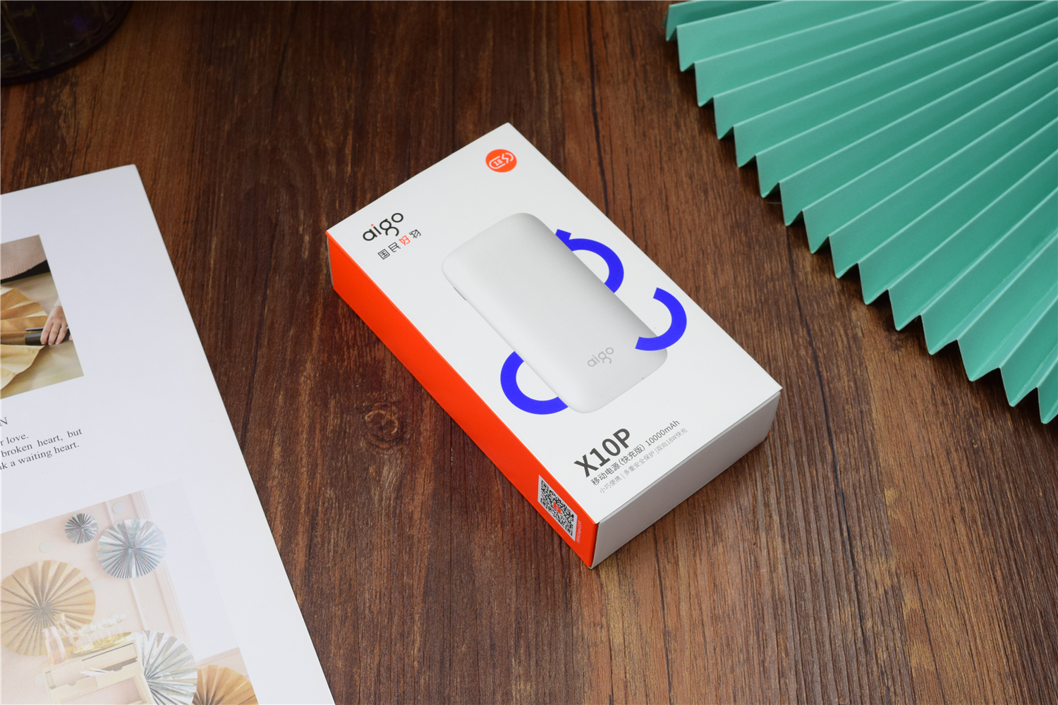 小巧圆润，口袋中的快充小“肥皂”：爱国者aigo充电宝X10P评测！ - 哔哩哔哩