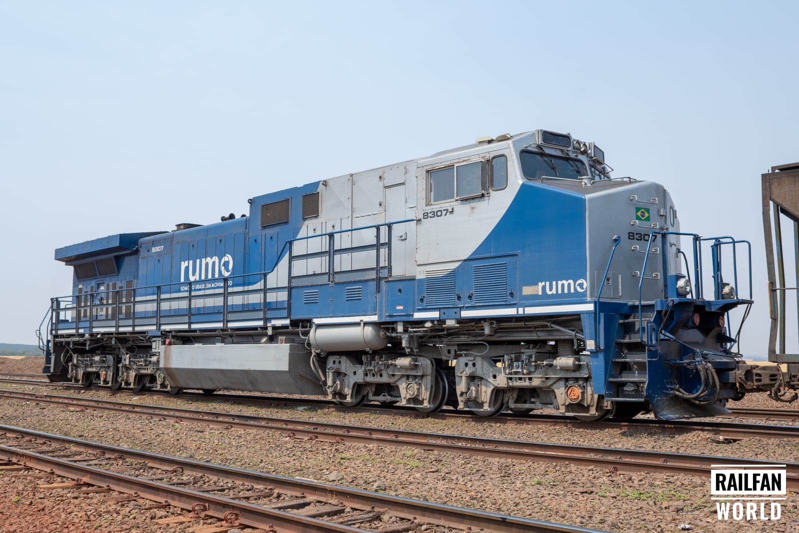 【科普】轴式奇葩却为巴西米轨铁路重载运输而生的“Evolution”ES43BBi型内燃机车 - 哔哩哔哩