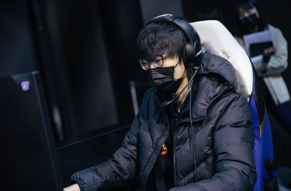 FPX揭幕战惨败DK！GimGoon发声：Lwx不该拿卡莎，视野差距大！ - 哔哩哔哩