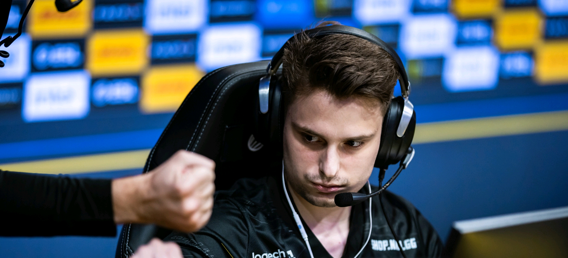 【CSGO】分析师吐槽NAVI:请善用iM。Cloud9经理吐槽V社只想赚钱。 - 哔哩哔哩