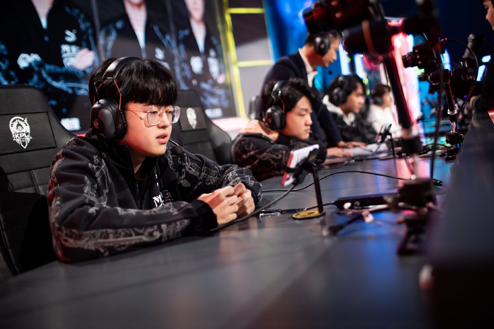 MTG3比2赢下DYG，AG张角心里却开始慌了，他到底该不该把一诺替换掉呢？ - 哔哩哔哩