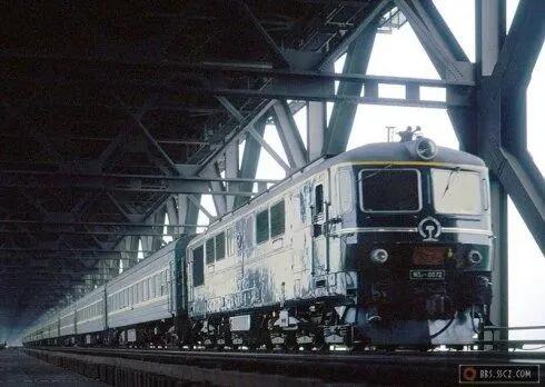 【科普】东欧的小罗马-中国铁道部｜罗马尼亚克拉约瓦电力机车设备公司｜ND2型内燃机车 - 哔哩哔哩