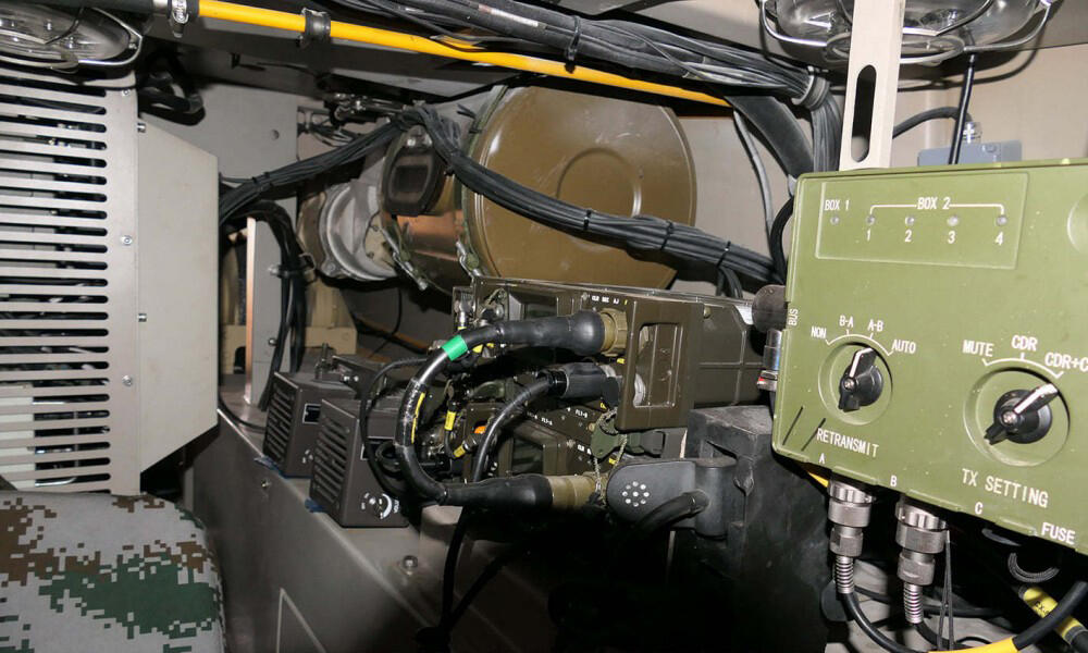 泰国VN1C轮式步兵战车亮相训练场，配备豪华遥控武器站 - 哔哩哔哩