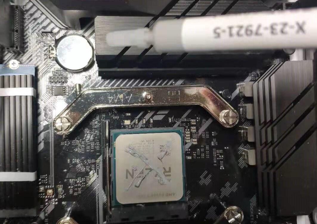 三款硅脂的不严谨对比（信越7921，利民TF7，超频三A1） - 哔哩哔哩