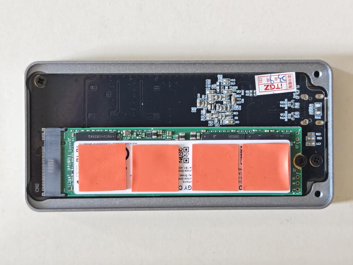 ITGZ ASM2464 USB4.0 硬盘盒开箱&简测 - 哔哩哔哩