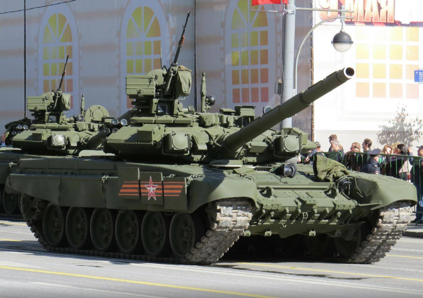 俄T90主战坦克，以T72为基础而打造，整体实力十分强大！ - 哔哩哔哩