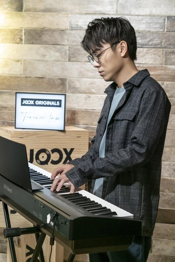 20200605 | 唱作歌手林家謙新碟放大矛盾感 疫情下領悟「一個人都可以盡興」 - 哔哩哔哩