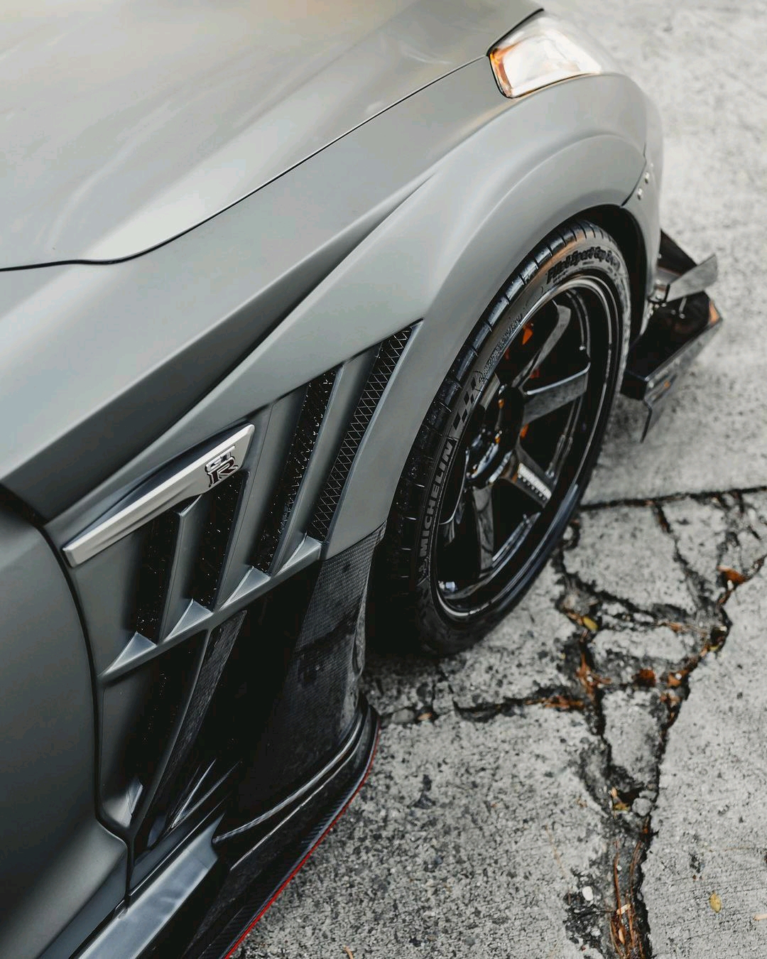 日产GTR，VARIS Kamikaze-R Supersonic Version 2宽体套件 - 哔哩哔哩