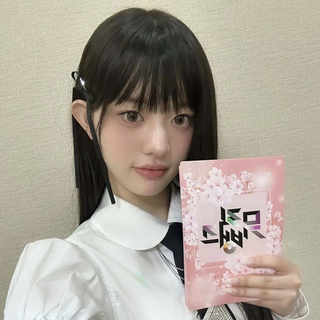 ILLIT 最新头像壁纸制作 240424 - 哔哩哔哩