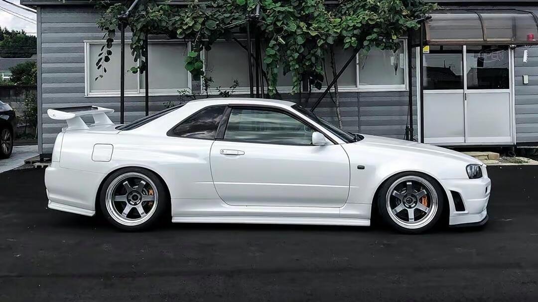 GT-R BNR34（头文字D—神之脚座驾） - 哔哩哔哩