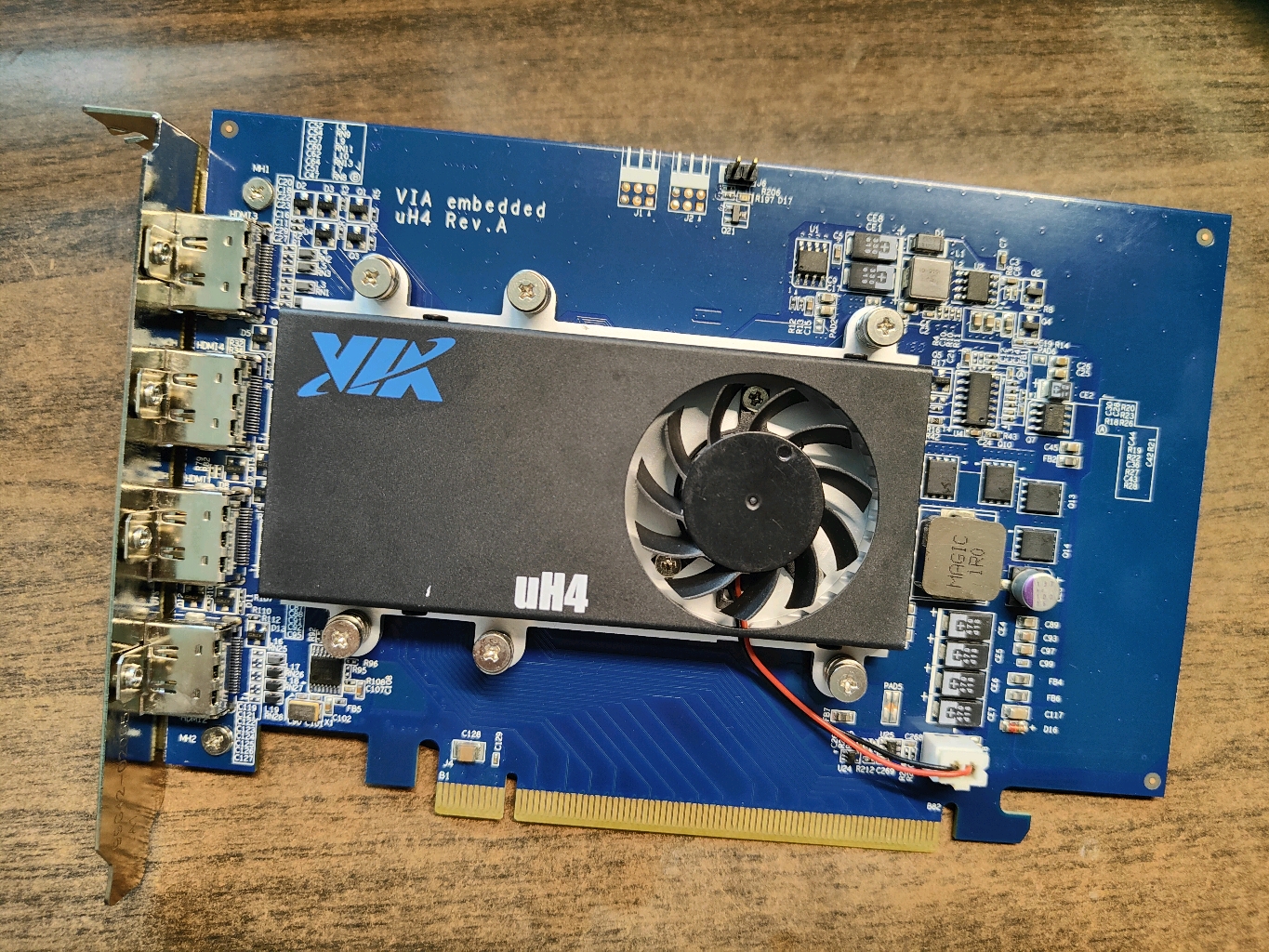 VIA uH4 多屏显卡 图赏 - 哔哩哔哩