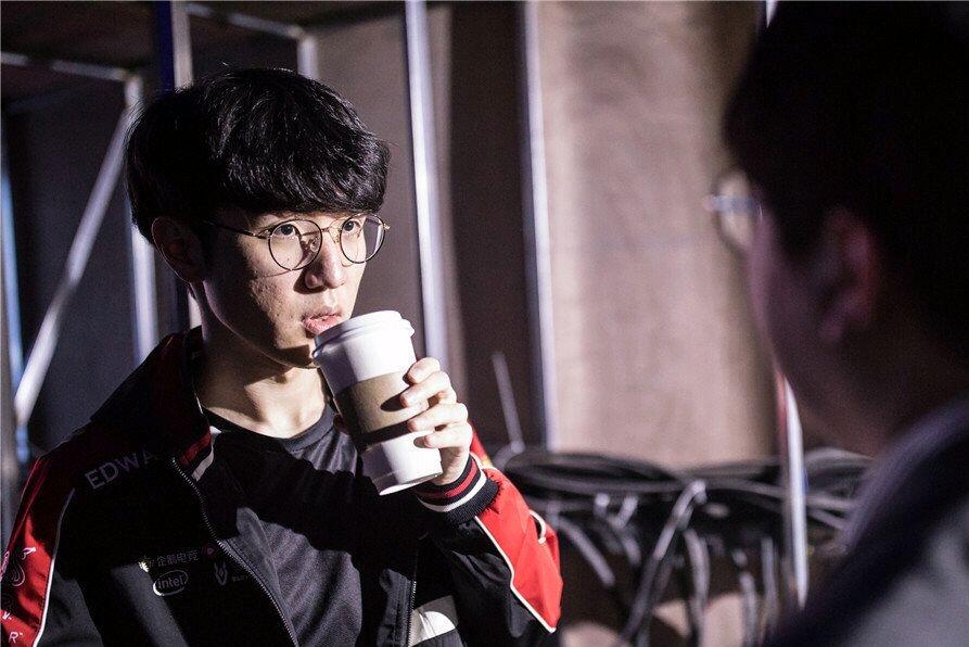 EDG公布首发名单，Ray成为替补，新上单首发对阵OMG！ - 哔哩哔哩