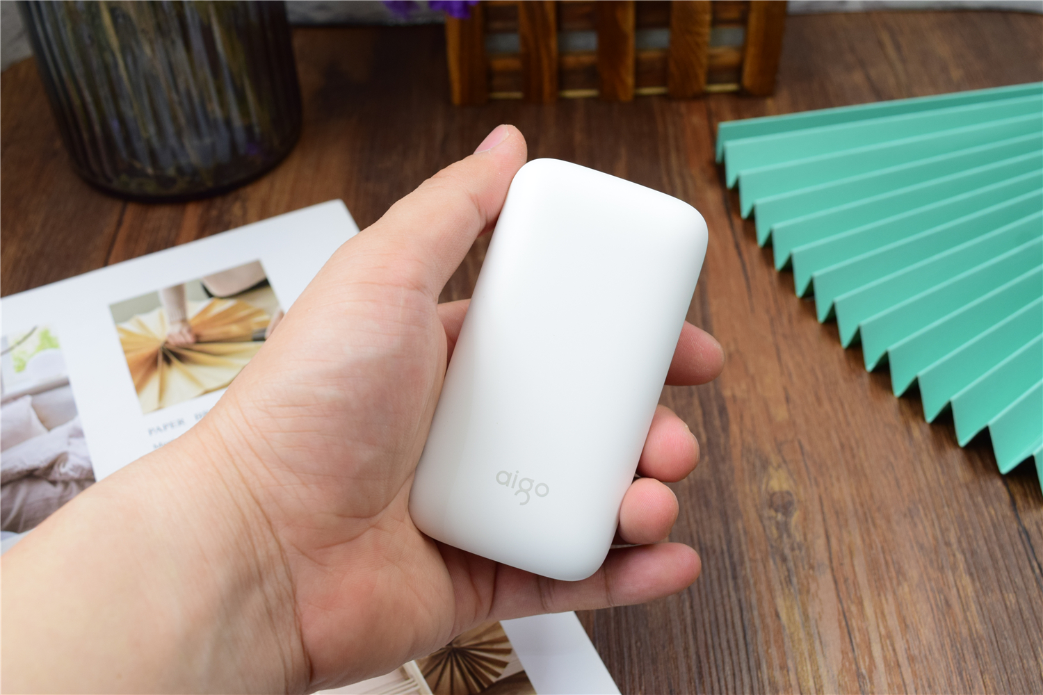 小巧圆润，口袋中的快充小“肥皂”：爱国者aigo充电宝X10P评测！ - 哔哩哔哩